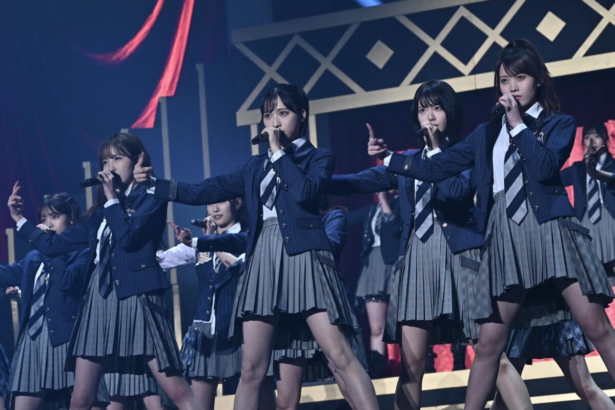 AKB48 チーム8が活動休止前ラストコンサートを開催！昼公演にはチーム8 OGメンバー32名もサプライズで登場！ 小栗有以「チーム8は青春そのものでした。チーム8のことが大好きです！」と涙で ...