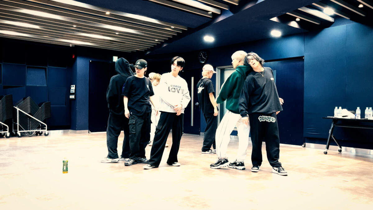 MAZZEL 3月20日発売の 1st アルバム表題楽曲「Parade」の楽曲配信及び Muisc Video 公開に先駆け約 80 分に及ぶ ...