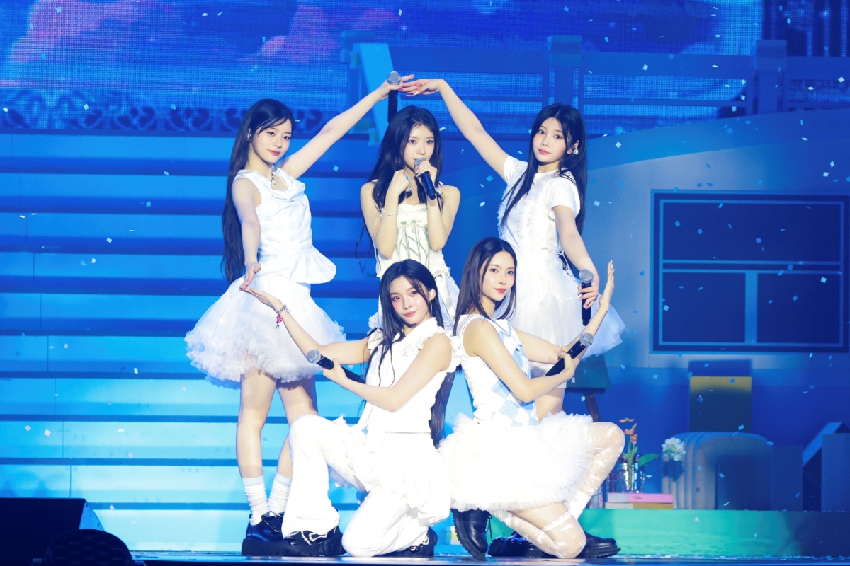 ILLIT、初のファンコンサート「GLITTER DAY」がソウルで開幕！新曲「little monster」を初披露し、カムバックの期待向上 ...